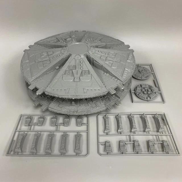 BATTLESTAR GALACTICA CYLON Base Étoile 1:8500 Echelle Revell Bataille ...