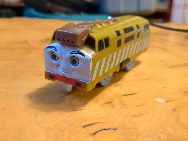 DIESEL #10 TRAIN ENGINE Thomas Friends Trackmaster Motorized 2004 TOMY ...