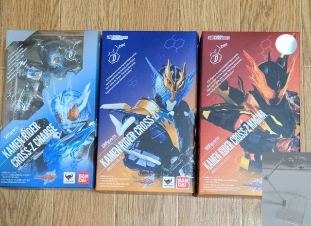FIGURINE SH FIGUARTS Kamen Rider Build CROSS-Z & CHARGE & MAGMA FORM ...