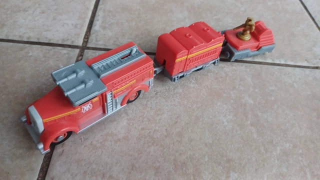 THOMAS TRACKMASTER FLYNN train with original Fire Trucks. Old style ...