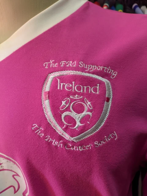 MAGLIA CALCIO IRLANDA Limited Edition Umbro Pink Ribbon Shirt edizione ...