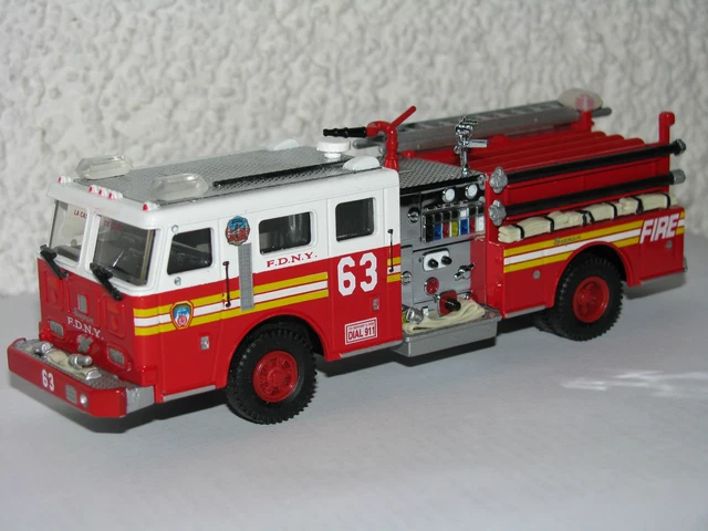 CODE 3 FDNY Engine 63 Feuerwehr New York F.D.N.Y schönes Modell EUR 48 ...