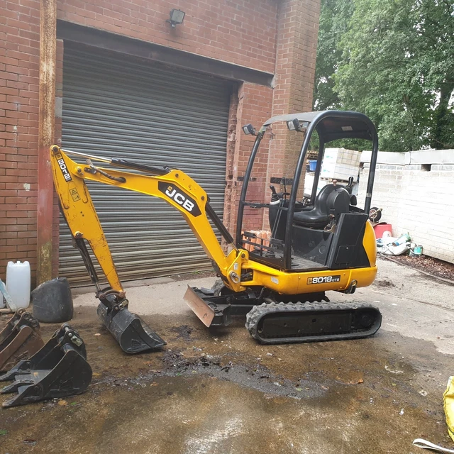 MINI DIGGER AND Driver Hire £250.00 - PicClick UK