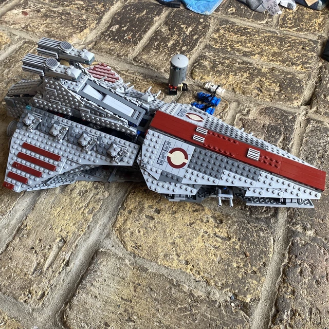 LEGO STAR WARS Venator Class (8039) *set is as appears in photo(s)* £ ...