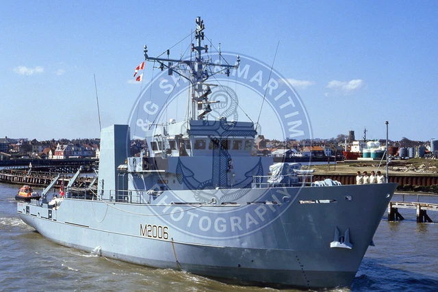ROYAL NAVY RIVER-CLASS Minesweeper HMS HELFORD (M2006) - 6X4 (10X15 ...