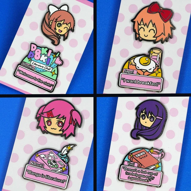 CLUB LETTERARIO UFFICIALE Doki Doki 8x Set spille smaltate Sayori Yuri Natsuki Monika EUR 112,02 ...