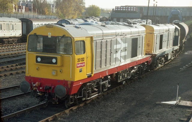 35MM RAILWAY COLOUR negative 20132 RFG large logo (red stripe) (003) £1 ...