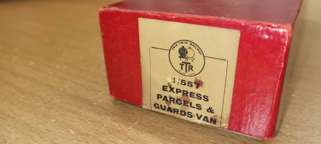 TRIX TTR 1/557 OO Gauge BR Express Parcels & Guards Coach Van 7055 Red ...