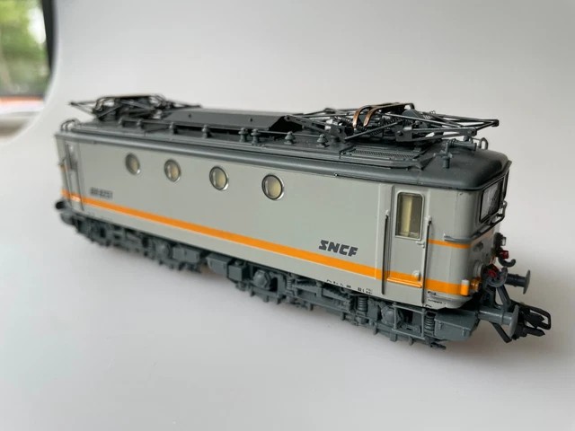 LOCOMOTIVE ELECTRIQUE HO Roco BB 8252 digitale pour Courant Alternatif ...