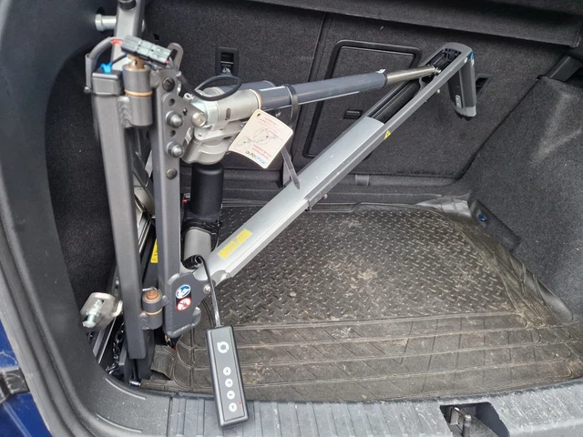 AUTOCHAIR SMART LIFTER LM Range Mobility Scooter / Wheelchair Hoist - W ...