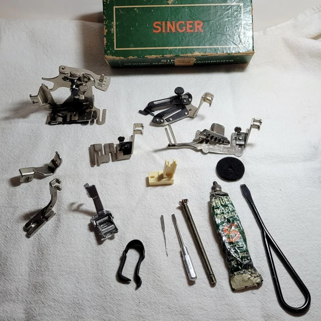 VINTAGE SINGER SEWING Machine 15 Attachments Foots Parts Tools Singer ...