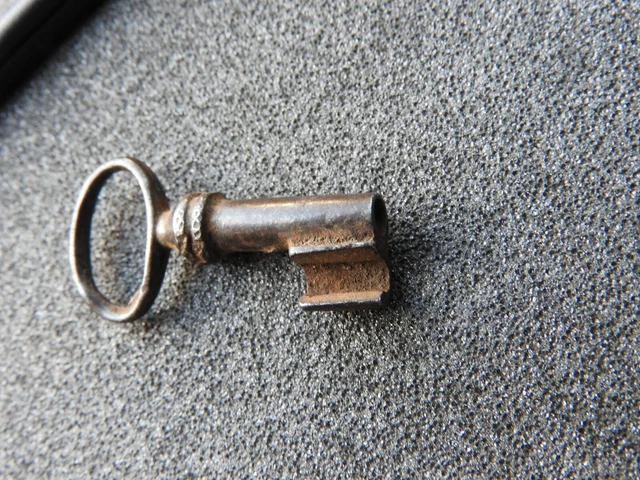 ANCIENNE CLE SERRURE Cadenas Boite A Musique Écrin Coffret A Bijoux ...