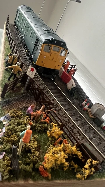 OO GAUGE DISPLAY Stand - Diorama - Weathered - Detailed £65.00 ...