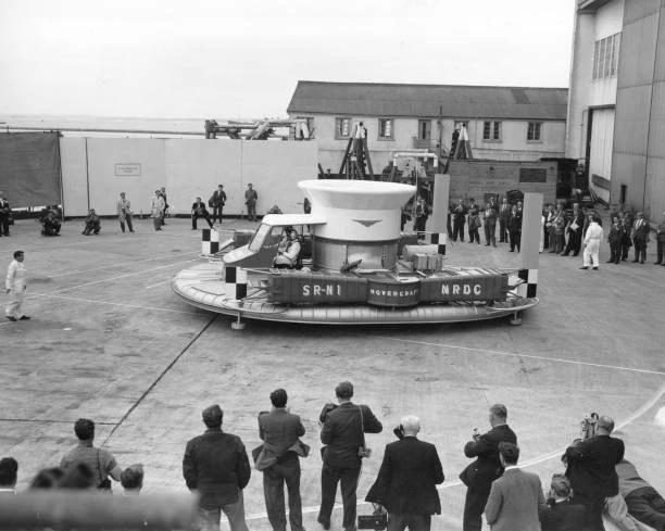 SAUNDERS ROE THE Srn1 Hovercraft On Display At Cowes Old Photo EUR 5,70 ...