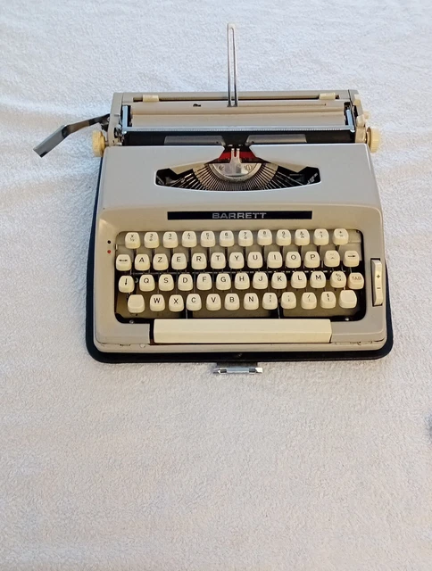 MACHINE À ÉCRIRE BARRETT TYPEWRITERS WORKS Made in Bulgaria EUR 35,00 ...
