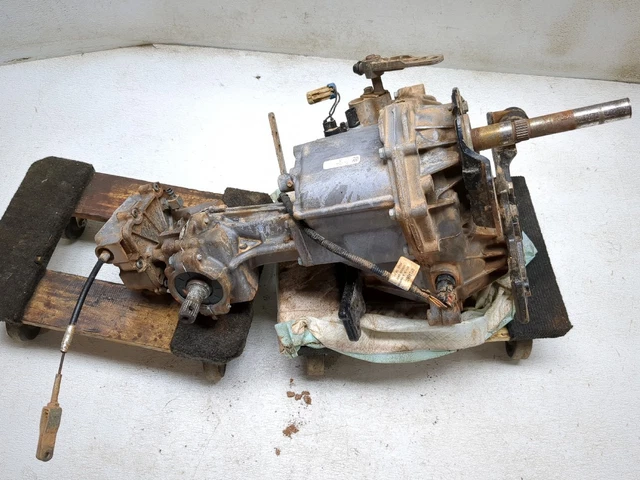 20 JOHN DEERE Gator XUV835 R Transmission Gearcase Gearbox Assembly ...