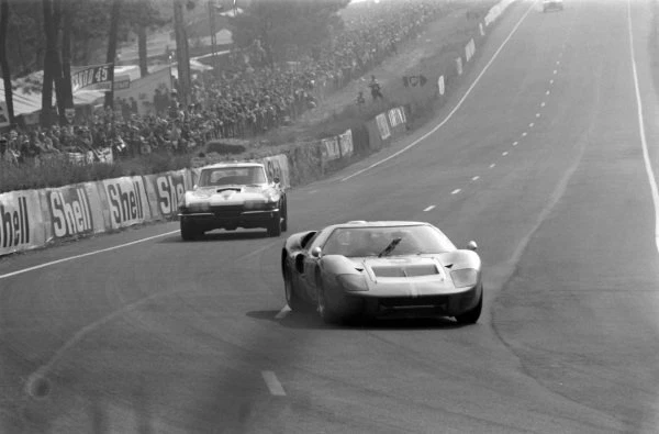 FRANK GARDNER & Roger McCluskey Ford GT40 Mk2B Le Mans 1967 Motor Old ...