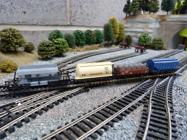 PECO TRIX ASSORTED wagons x 4 for N gauge model train set £2.55 ...