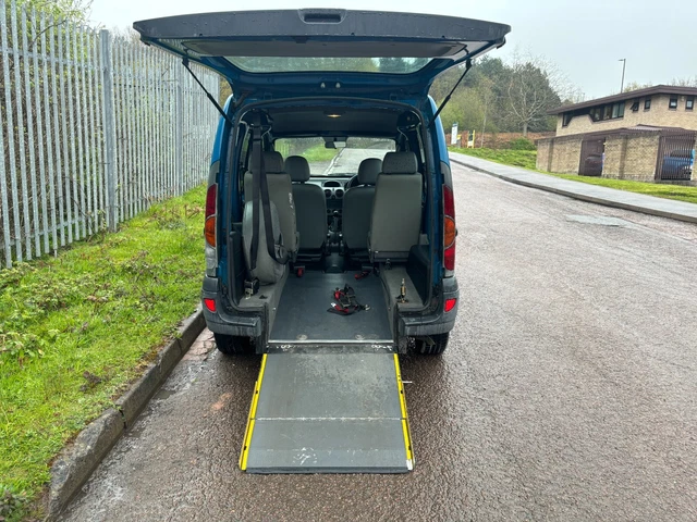 RENAULT KANGOO MANUAL WHEELCHAIR ACCESSIBLE mobility disabled ramp wav ...