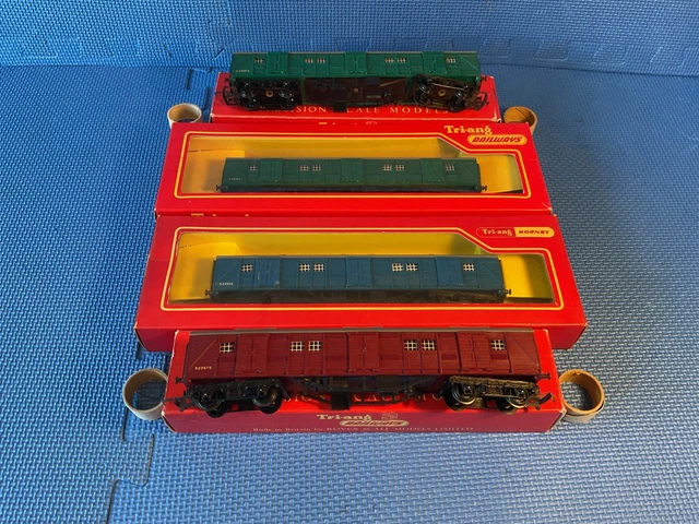 4 X TRIANG Hornby R226 SR Utility vans all in excellent boxed condition ...