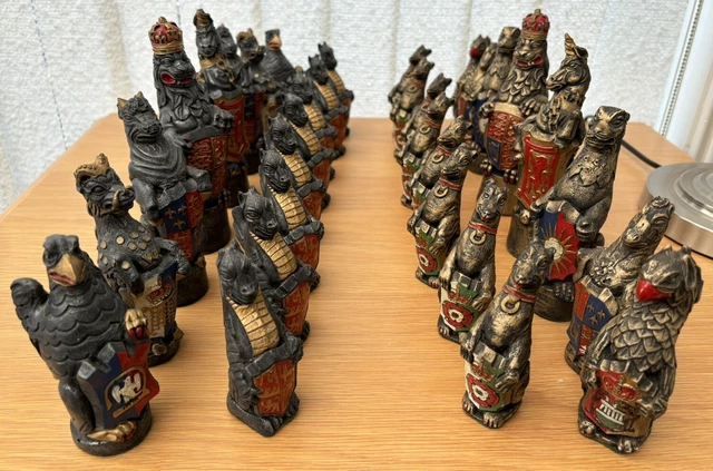 'ROYAL BEASTS' QUEEN Elizabeth II Coronation Chess Set - Griffin Studio ...