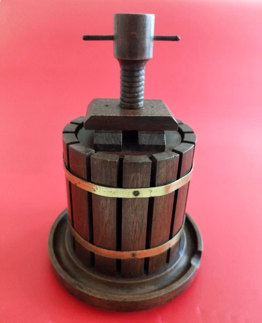 ANCIEN POT EN bois forme de pressoir avec couvercle - pot à tabac, ou ...