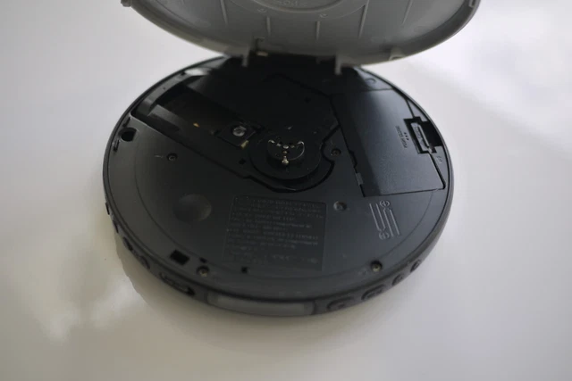 SONY CD WALKMAN D-EJ011 Silver Disc Man Mega Bass G-Protection CD ...