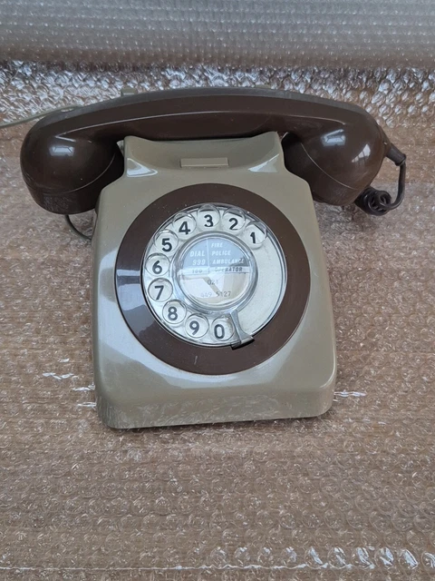 VINTAGE ROTARY DIAL Telephone Landline Retro Prop BT Rental 3746F Green ...