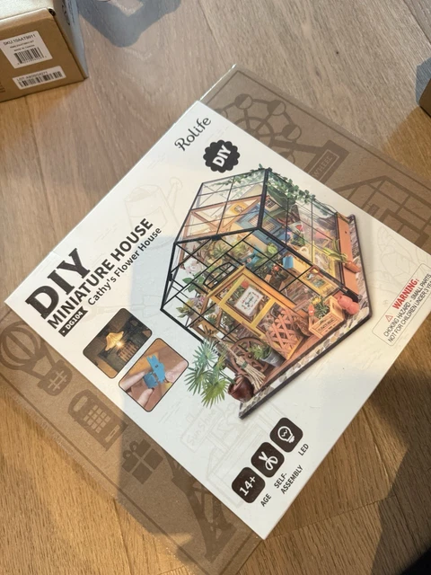 ROLIFE DIY MINIATURE House Cathy's Flower House DG104 £31.88 - PicClick UK