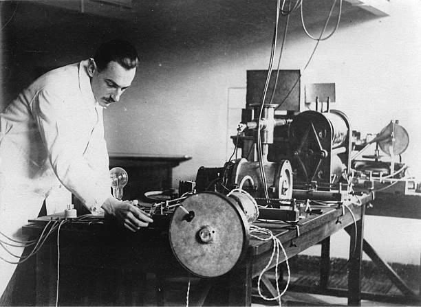 THE BELGIAN PHYSICIST and inventor Max Cosyns in his laboratory 28- Old ...
