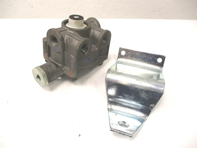 BENDIX 909828 GENUINE Relay Brake Valve T-294859-e. With fittings and ...