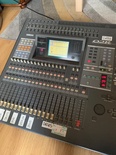 YAMAHA. O2R. DIGITAL recording console In working order.cd8 input and ...