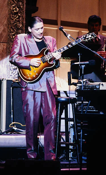 GUEST MUSICIAN ROBIN Ford performs with The Tonight Show Band - 1992 TV ...