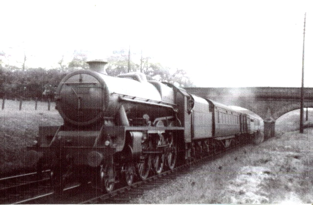 RAILWAY PHOTOGRAPH LMS Jubilee Class 4-6-0 5676 CODRINGTON at Lichfield ...