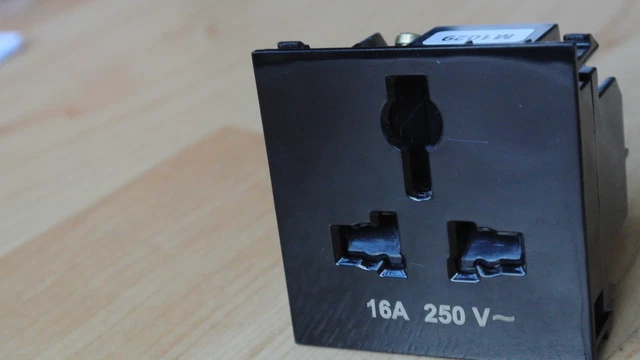 MK SX2837BLK ME Euro Unswitched International Socket Module 50x50mm ...