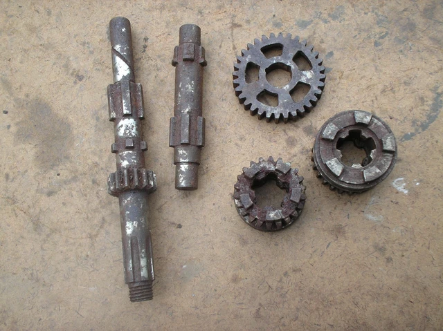 BSA 125 150 175 Bantam ? RUSTY gearbox shafts + gears x5 JOB LOT USED ...