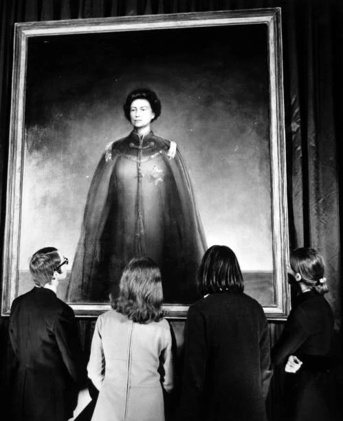 QUEEN ELIZABETH IIS New Portrait By Pietro Annigoni At The Nat- 1970 ...