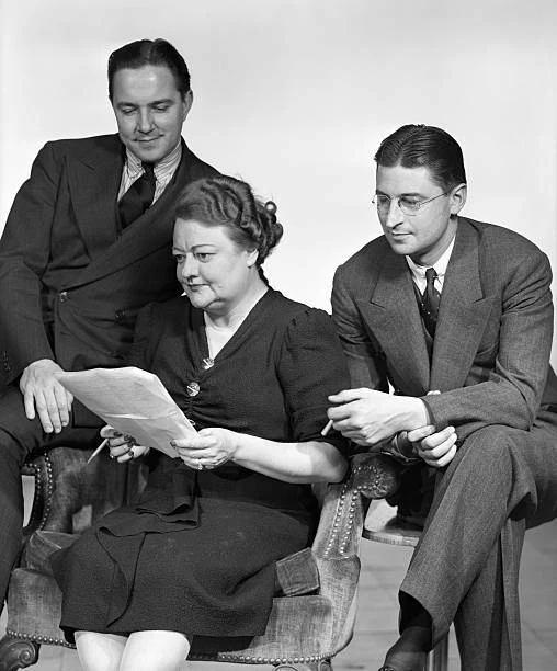 OLD PHOTO OF Dr Seuss Childrens Author & Poet Theodor Seuss Geisel 2 $8 ...