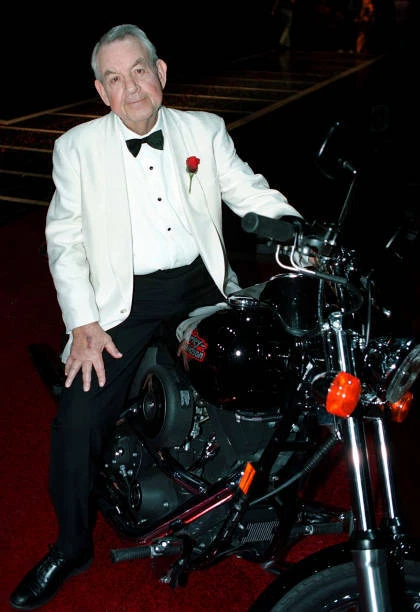 TOM BOSLEY DURING rehearsals for the stage production of Happy Da - Old ...