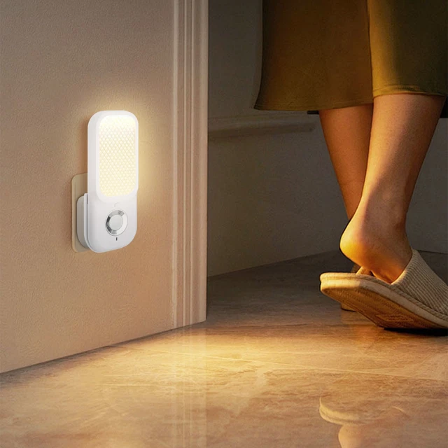 PLUG IN PIR Motion Sensor Hallway Plug Socket Home Night Light Lamp ...