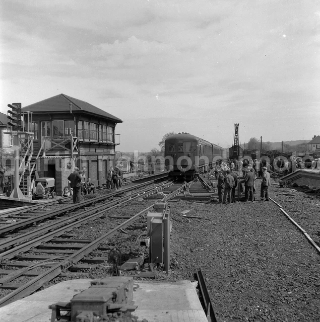 PURLEY NORTH SIGNAL Box Class 403 6-PAN EMU 3037 1960's Railway ...
