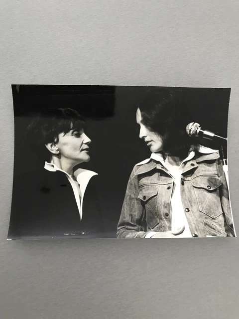 JOAN BAEZ ET DENISE GLAZER - Photo de presse originale 13x18cm EUR 14 ...