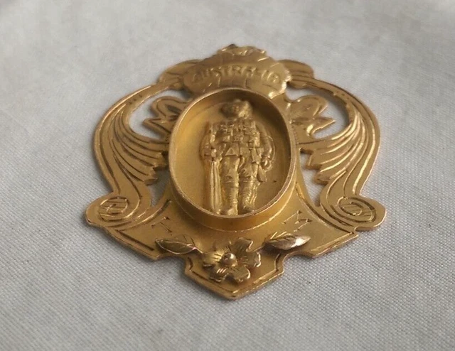 AUSTRALIAN WW1 15CT gold fob. 5th LH, 14th FAB. MM winner 1917. Qld. 5 ...