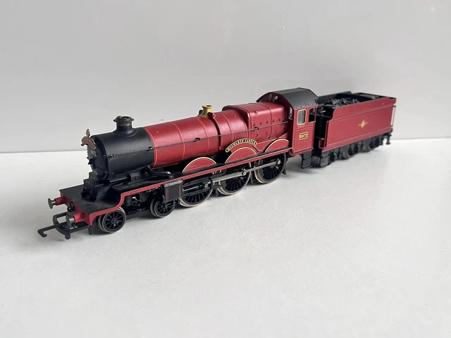 HORNBY RAILWAYS 00 Gauge Hogwarts Express Castle Class Loco 4-6-0 £64. ...