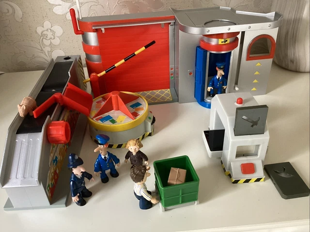 POSTMAN PAT BUNDLE Deluxe Sorting Office Conveyor Belt X-Ray Machine ...