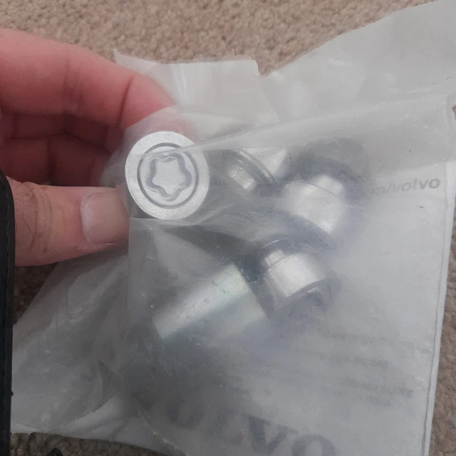 PLEASE CHECK NEW Genuine Volvo S40 V40 V50 Locking Wheel Nuts Set & Key ...