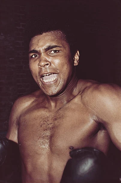 AMERICAN BOXER MUHAMMAD Ali pictured in a sparring session 1971 OLD ...