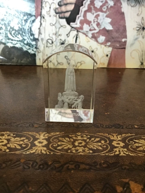 CRYSTAL GLASS 3D Laser Etched OUR LADY OF FATIMA Cube Paperweight 1,7 ...