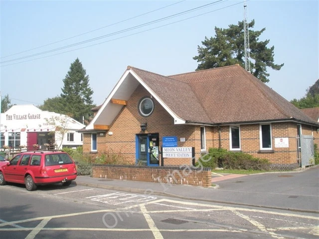 PHOTO 6X4 MEON Valley Police Station in Hoe Road Bishop's Waltham c2009 ...