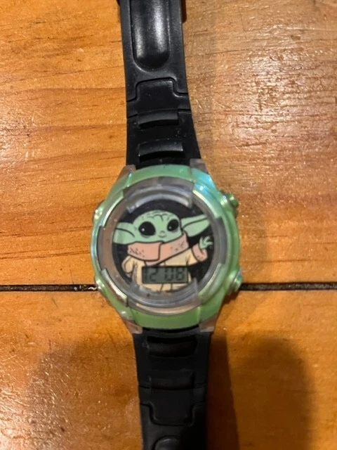 DISNEY WATCH MANDALORIAN Baby Yoda The Child Star Wars Flashing LCD £10 ...